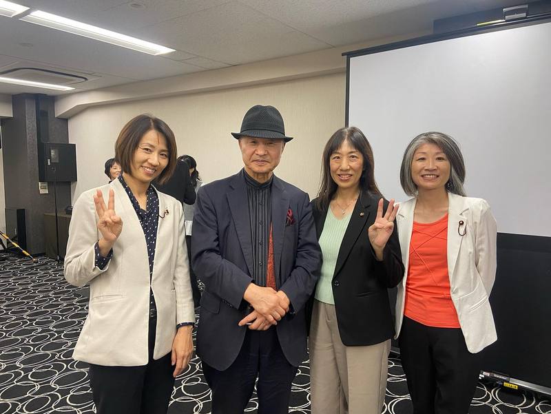 金曜日の夜は私達の仲間である山中泉さんの政治資金パーティでした‼️私にとって山中泉さんはご著書... - 吉田ゆきこ（ヨシダユキコ） ｜ 選挙 ...