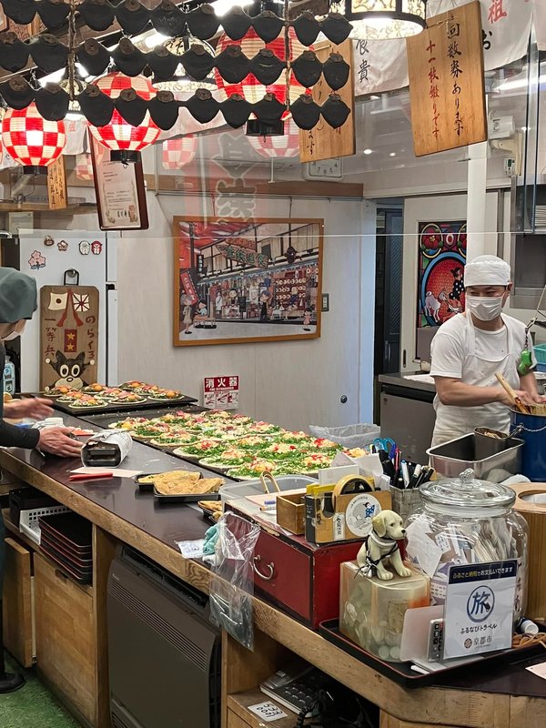 知る人ぞ知る京都の老舗😏色々他の店で食べた後に15枚頼んで協力プレイで食べきってきました🤣🐷笑... - 小林けんせい（コバヤシケンセイ ...