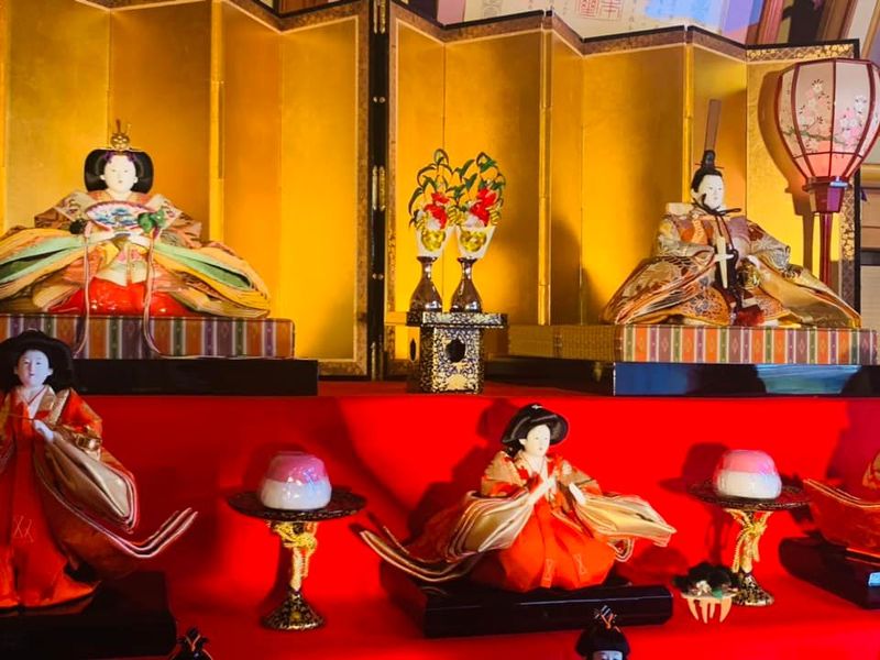 美しいひな人形があちらこちらを彩る季節🎎きょうはご家庭に飾られている立派な雛飾りを楽しませてい... - 若林めぐみ（ワカバヤシメグミ ...