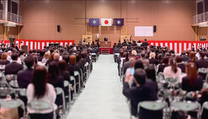 一橋高校の卒業式へ千代田区東神田に位置する都立一橋高等学校は、昼夜間3部制で一人一人が自分らし... - 平けいしょう（タイラケイショウ ...