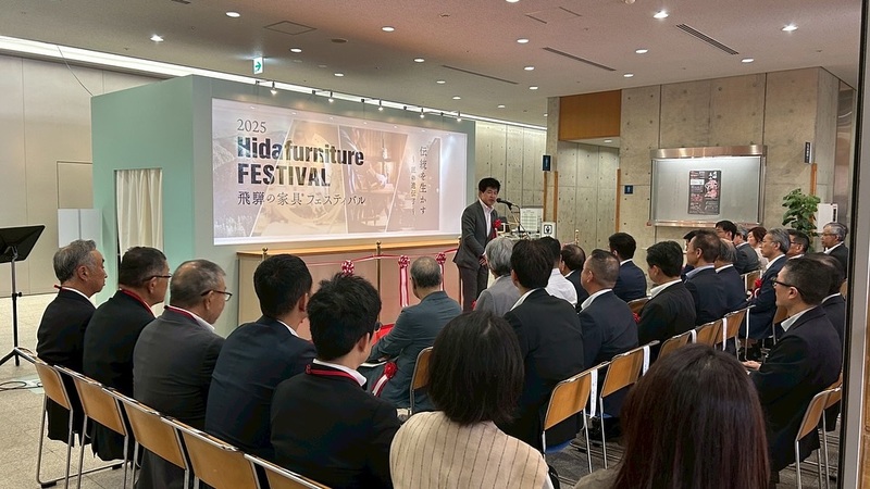 昨日は終日高山朝、飛騨の家具フェスタのオープニングでご挨拶。 - 今井まさと（イマイマサト） ｜ 選挙ドットコム