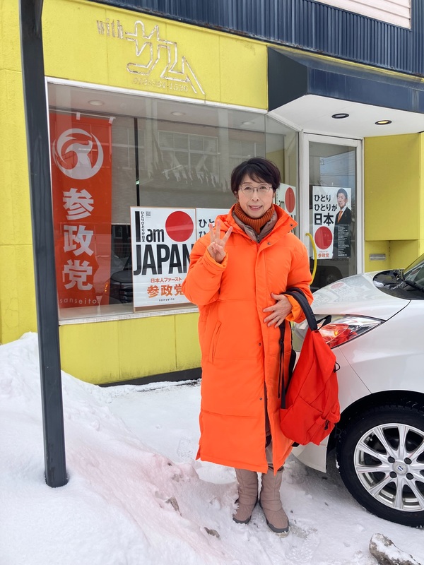 さとうみわこ､衆院選3日目、事務所前にて。 - こすだいつこ（コスダイツコ） ｜ 選挙ドットコム
