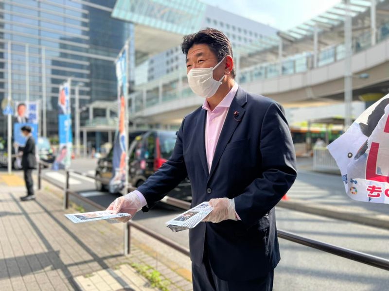 今朝は清々しい五月晴れのなか品川駅港南口にて水曜恒例の駅頭活動で「まちづくりレポートvol.1... - 黒崎祐一（クロサキユウイチ） ｜ 選挙ドットコム